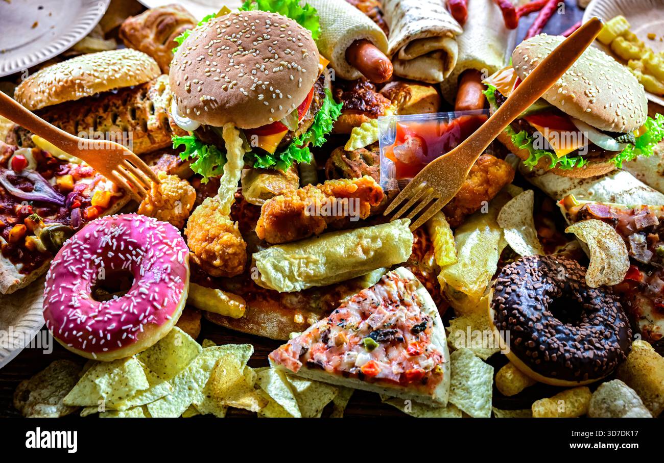 Fast food leftovers. Wasted food Stock Photo - Alamy