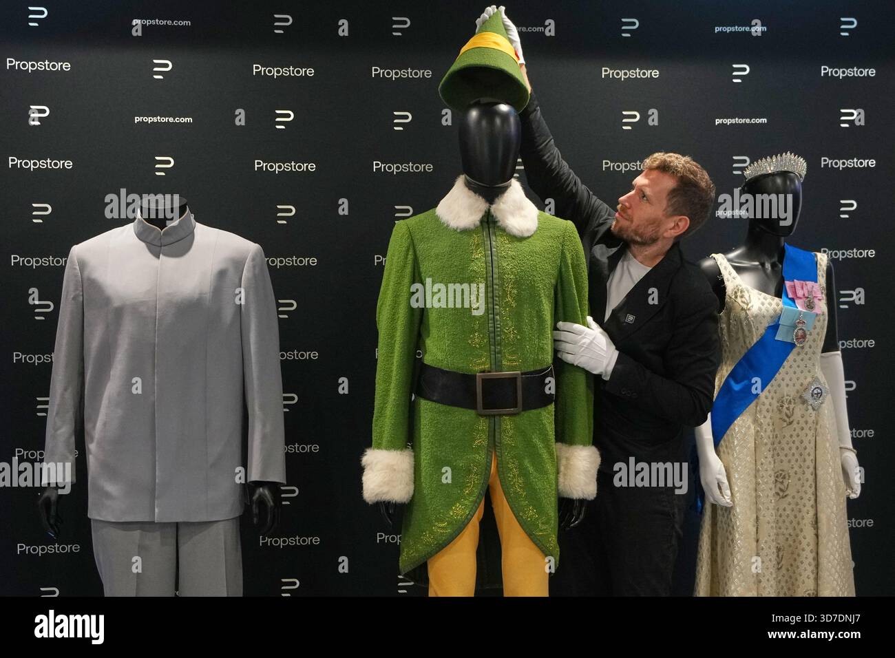 Buddy's (Will Ferrell) Hero Elf Costume with Screen-Matched Tunic and ...