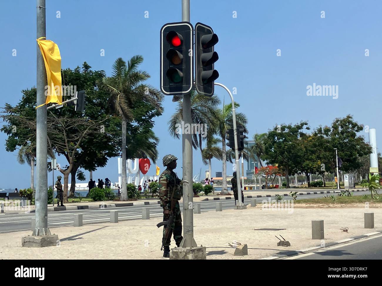 24 November 2025, Angola, Luanda: An Angolan soldier secures a section ...