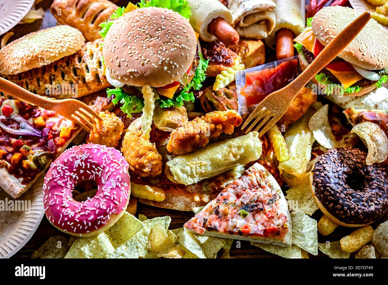 Fast food leftovers. Wasted food Stock Photo - Alamy