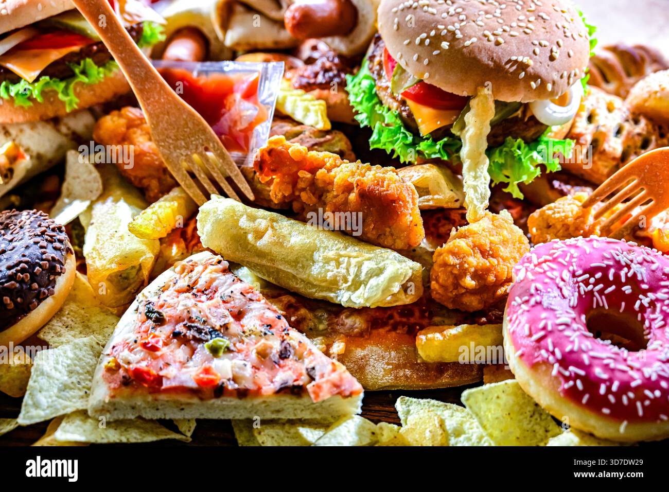 Fast food leftovers. Wasted food Stock Photo - Alamy