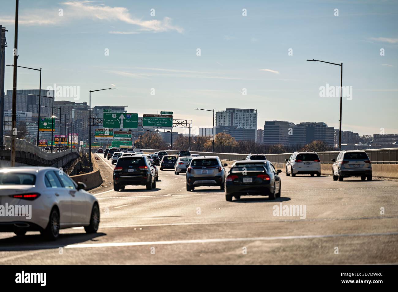 Us pentagon corridor hi-res stock photography and images - Alamy