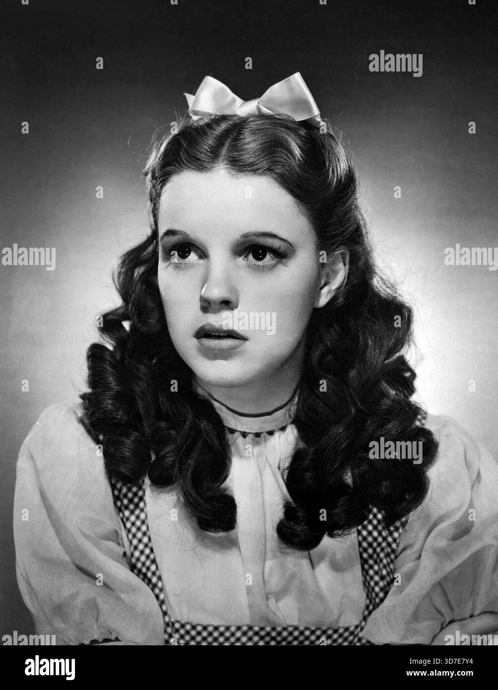 Dorothy wizard of oz hi-res stock photography and images - Alamy