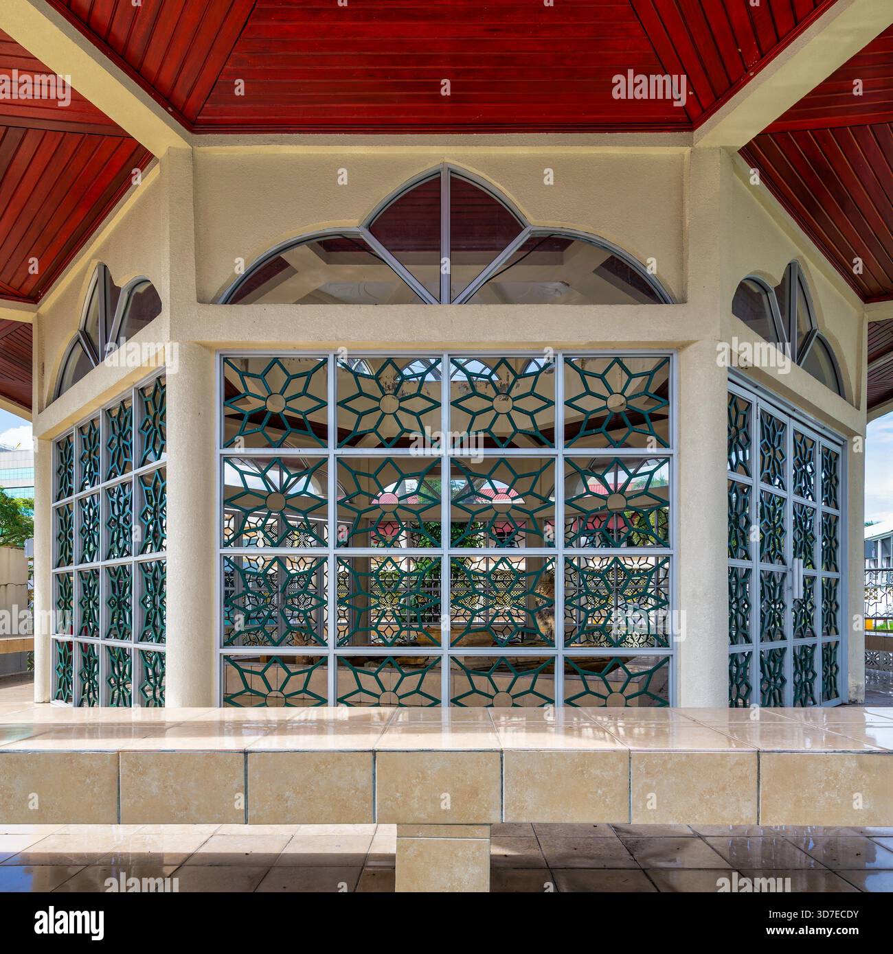 Raja Ayang Mausoleum, Bandar Seri Begawan, Brunei. Intricate green ...