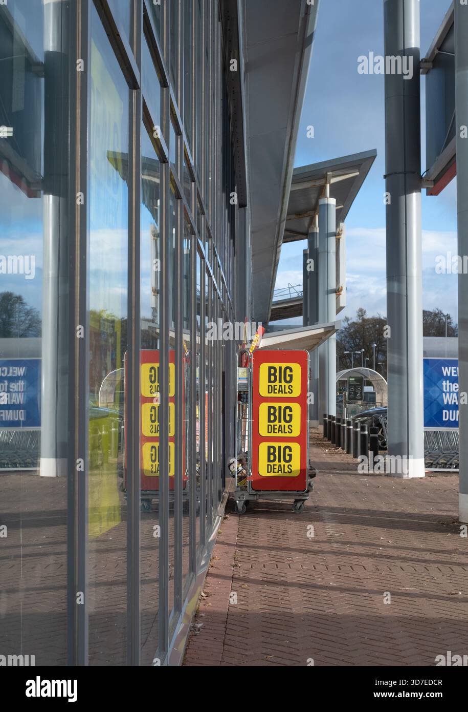 Cuckoo bridge retail park hi-res stock photography and images - Alamy