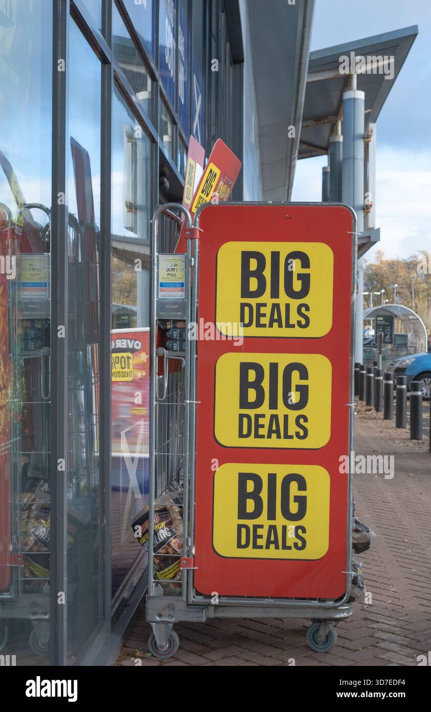 Cuckoo bridge retail park hi-res stock photography and images - Alamy