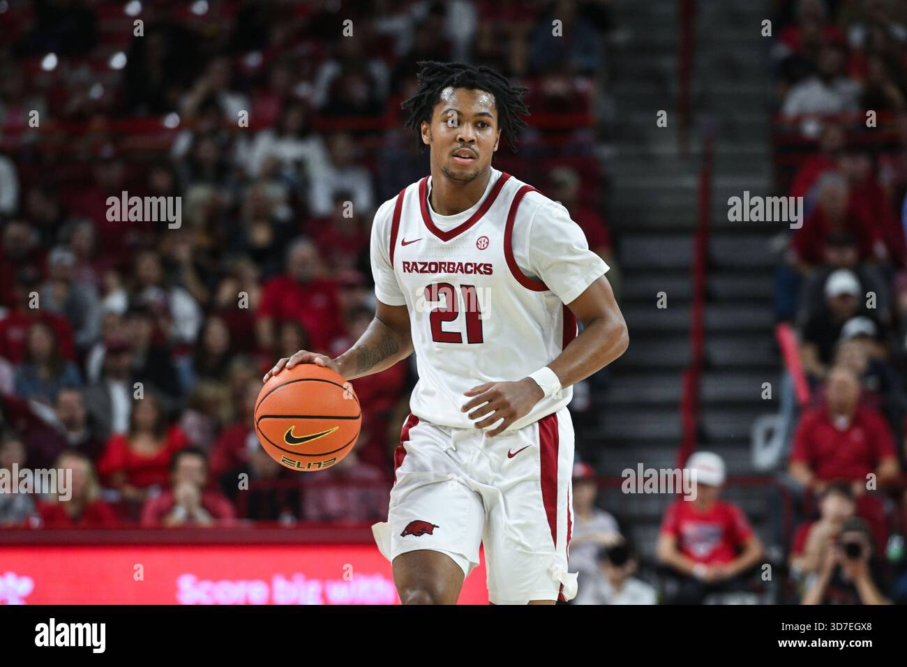 Arkansas guard D.J. Wagner (21) runs a play against Jackson State ...
