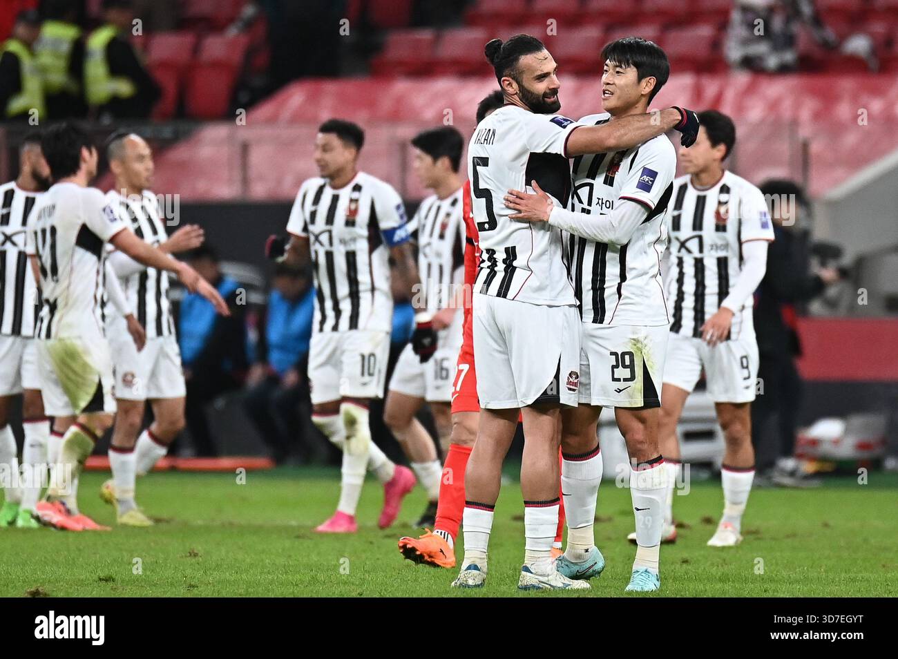 Shanghai, China PR. 25 November, 2025. Yazan Al-Arab #5 of FC Seoul ...