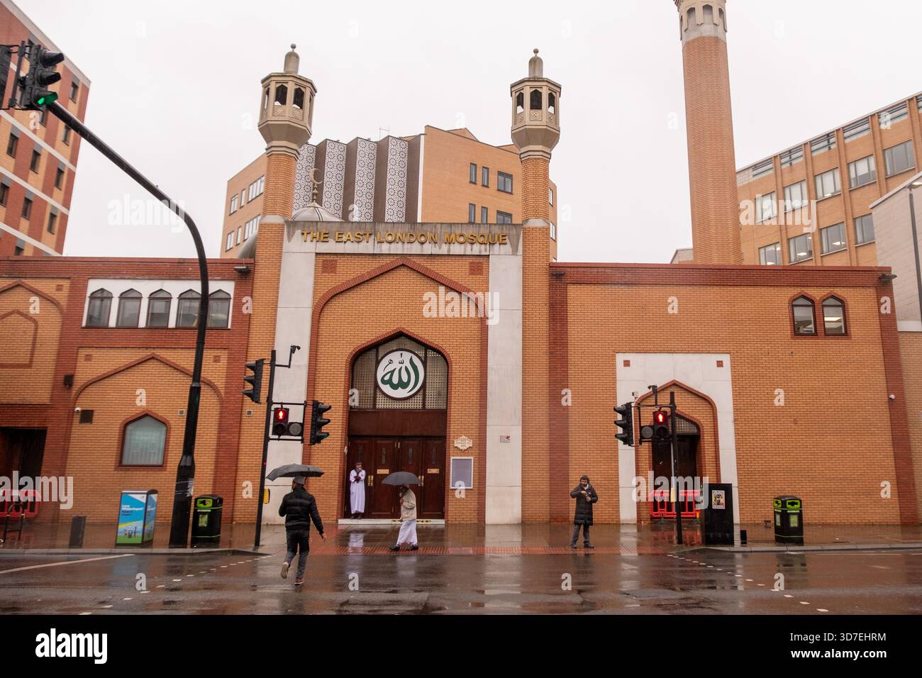 LONDON - OCTOBER 29, 2025: East London Mosque E1 – iconic minaret and ...