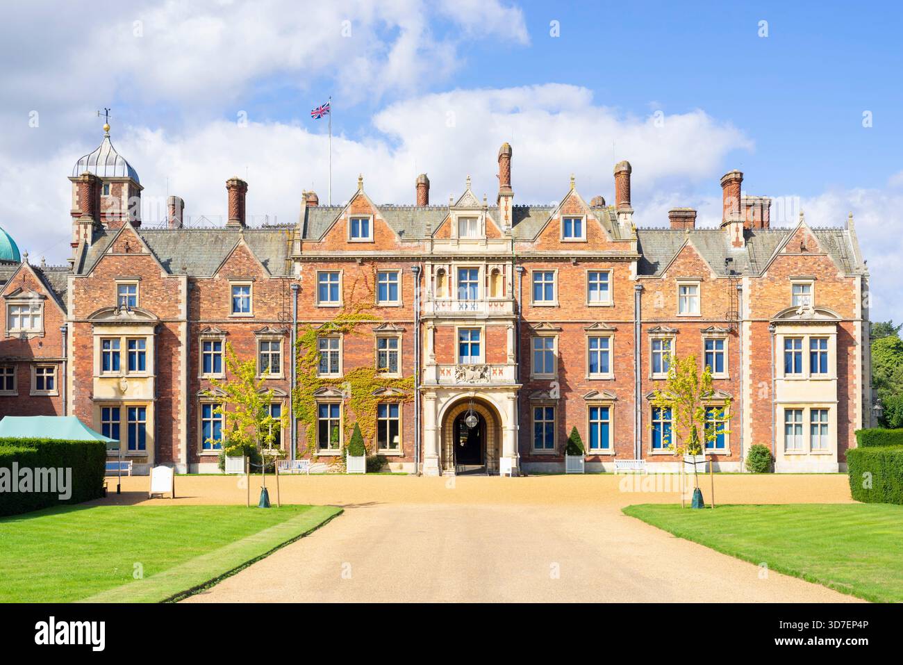 Sandringham House front entrance and driveway - This is the country ...