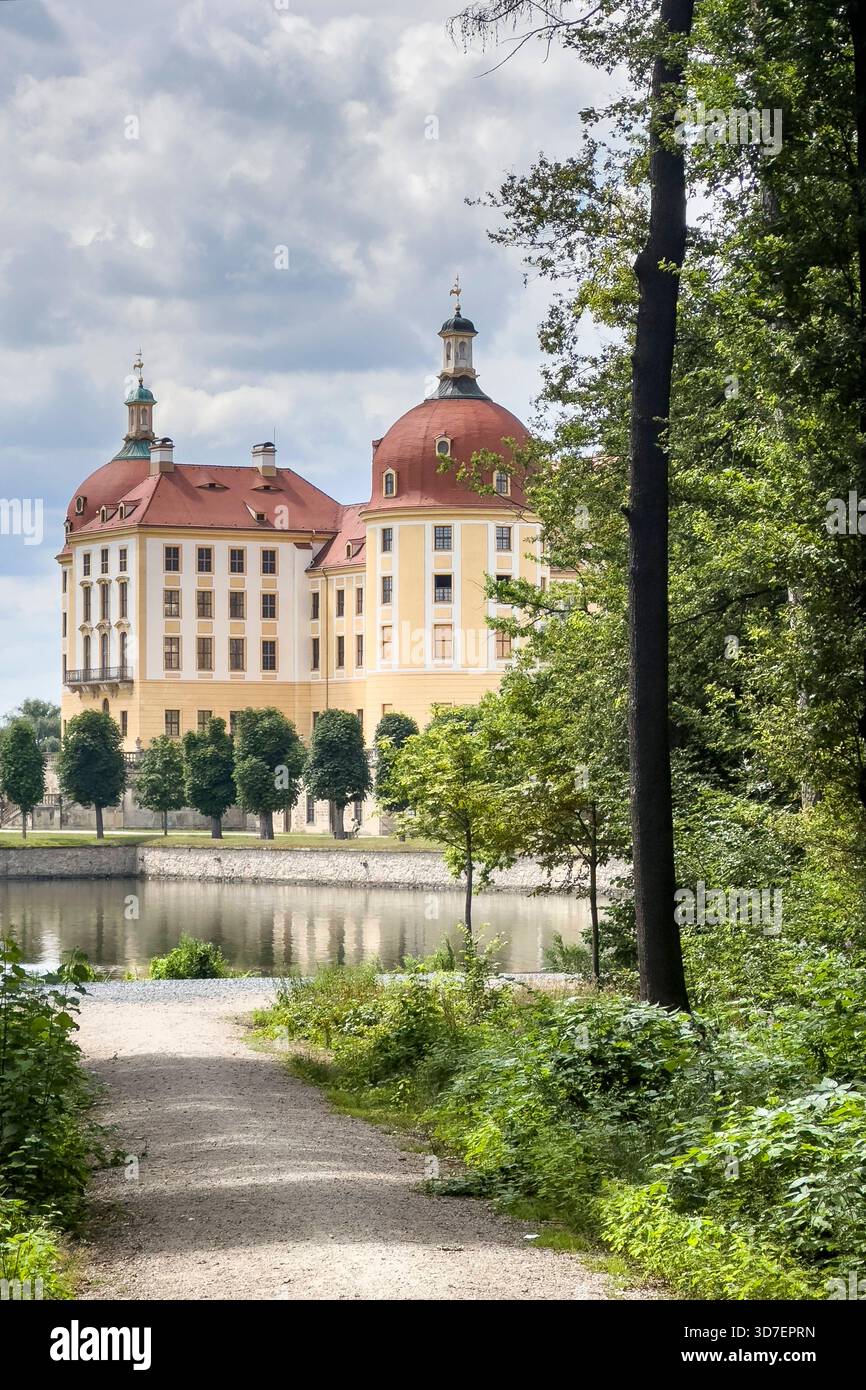 Schloss Moritzburg ist die ehemalige Jagdresidenz der Kurfürsten und ...