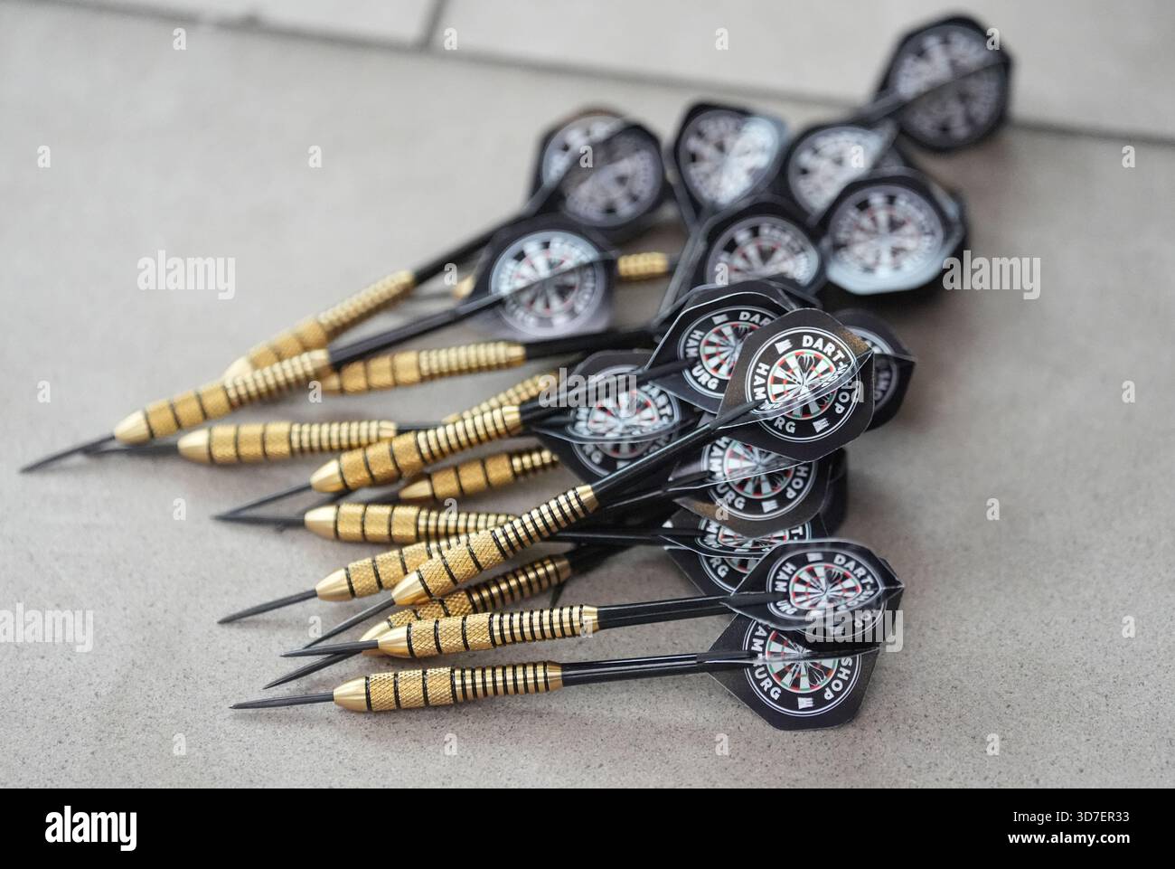 18 November 2025, Hamburg: Darts lie in the Elbtor Mobile during ...