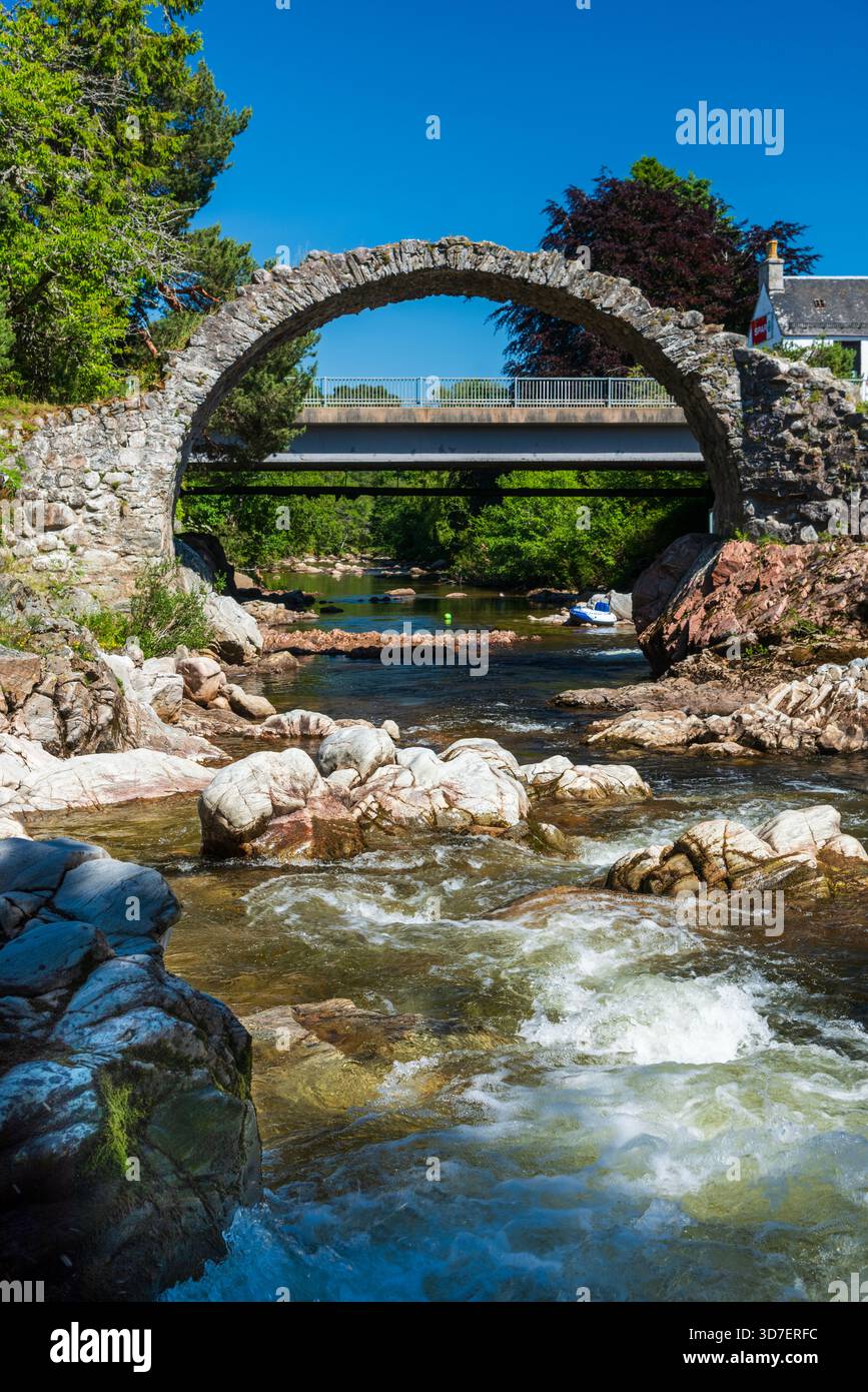 Old stone arch packhorse hi-res stock photography and images - Alamy