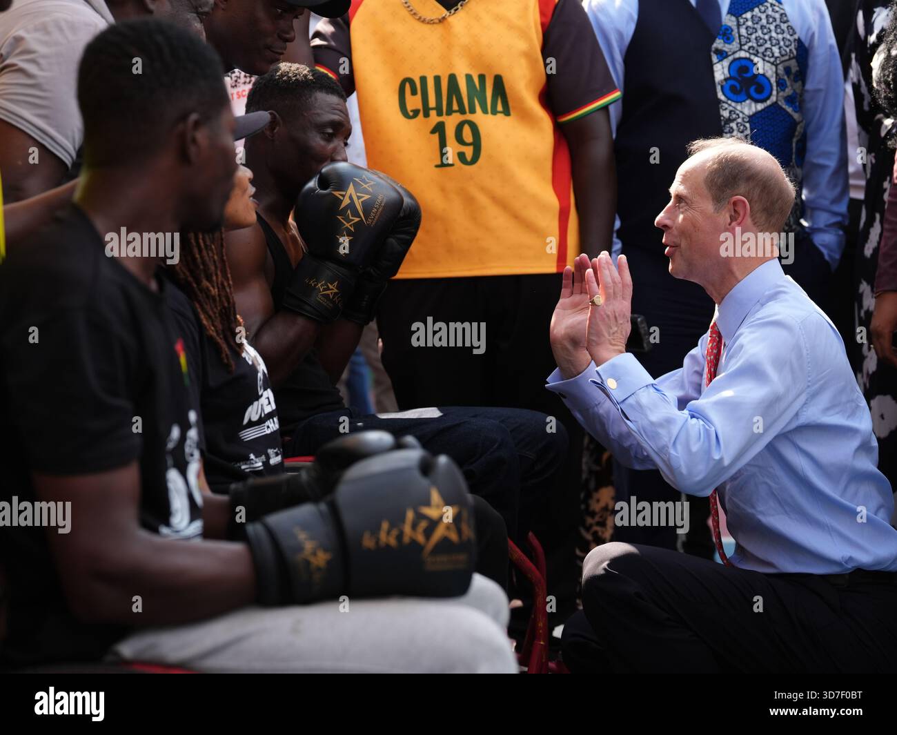 The Duke of Edinburgh speaks to members of Ghana's paralympic boxing ...