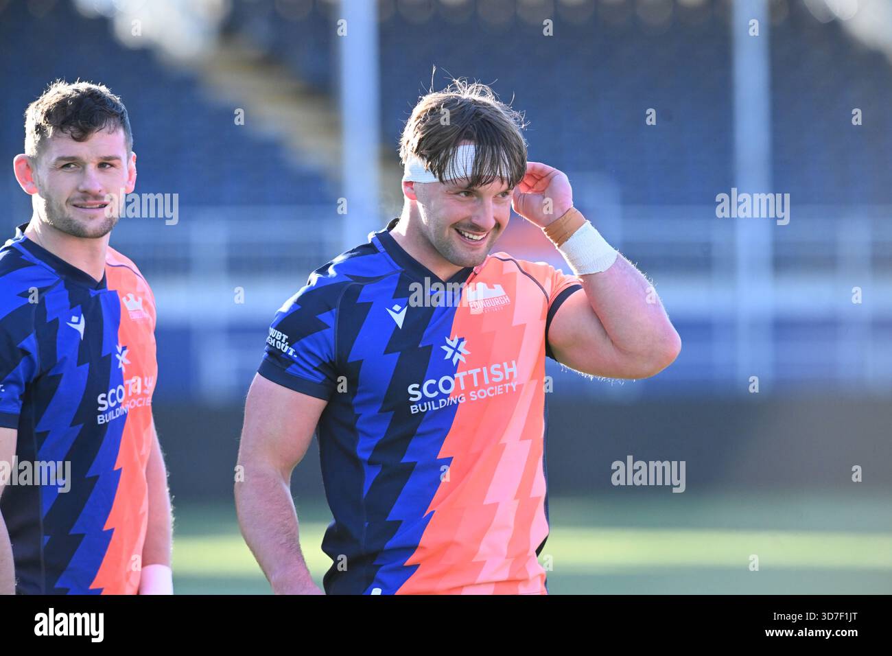 Edinburgh rugby ben muncaster with magnus bradbury l hi-res stock ...