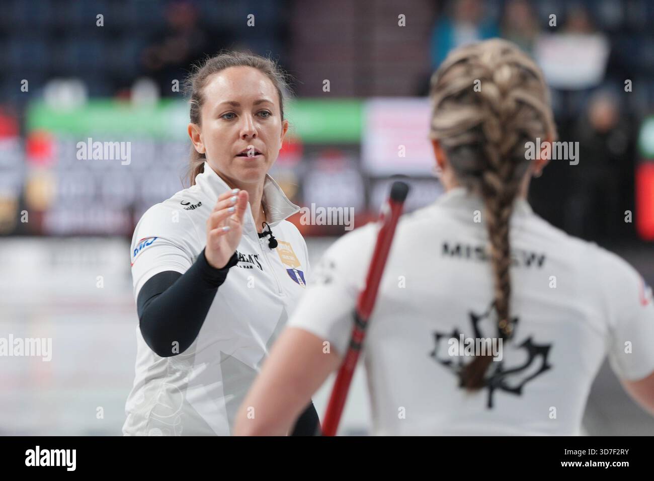 Rachel Homan celebrates with teammates after defeating Team Brown ...
