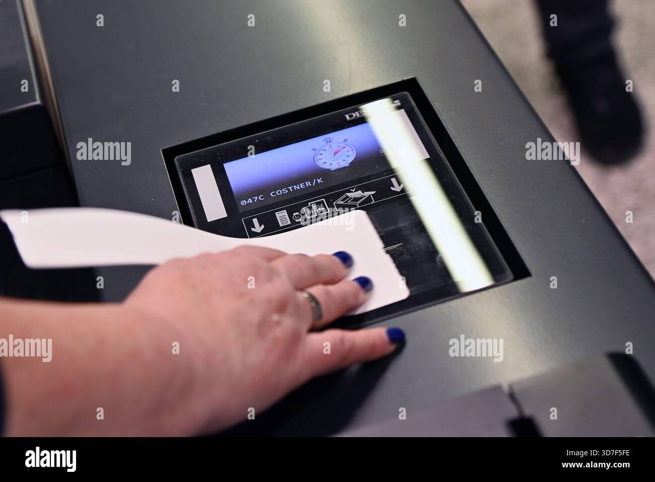 Kontrolle der Bordkarte,Boarding Pass, Boarding Pass Scanner,scannen ...