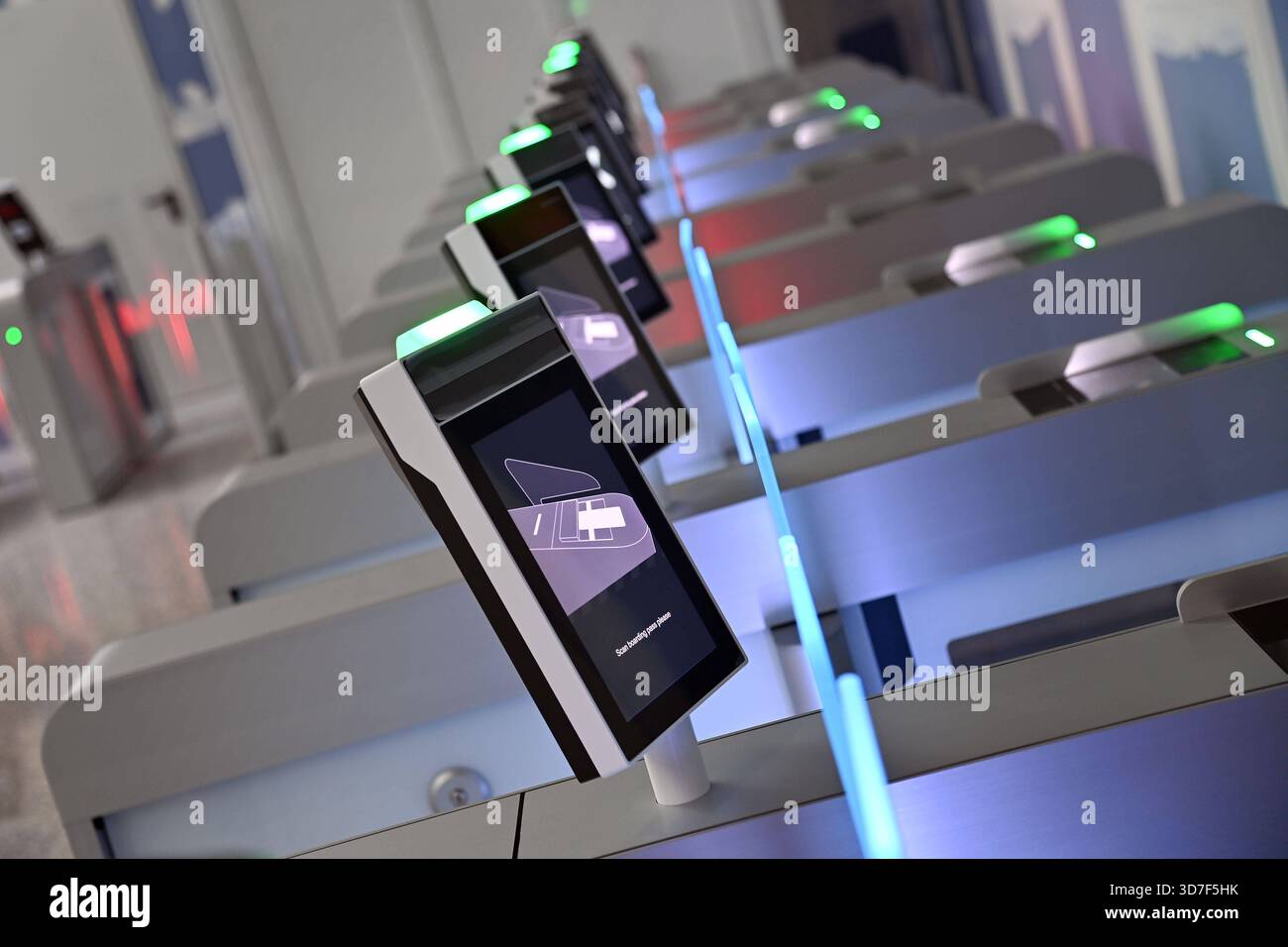 Boarding Pass Scanner,scannen,boarding. Bordkarten Scanner, self service check in. Probebetrieb ...