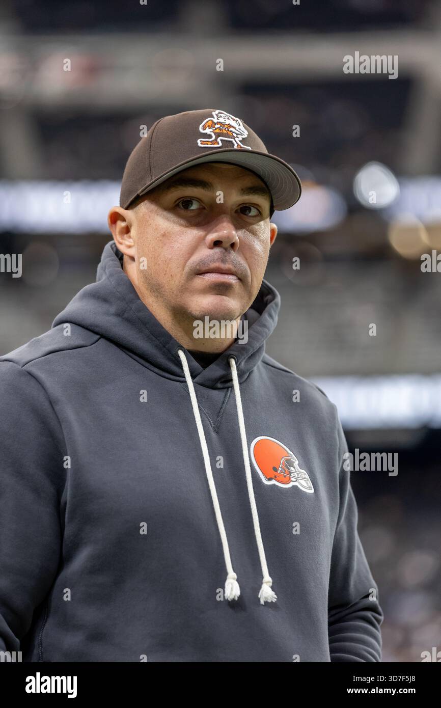 Cleveland Browns special teams coach Bubba Ventrone warms up players ...