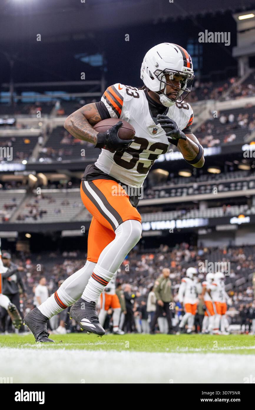 Cleveland Browns wide receiver Malachi Corley (83) warms up before ...