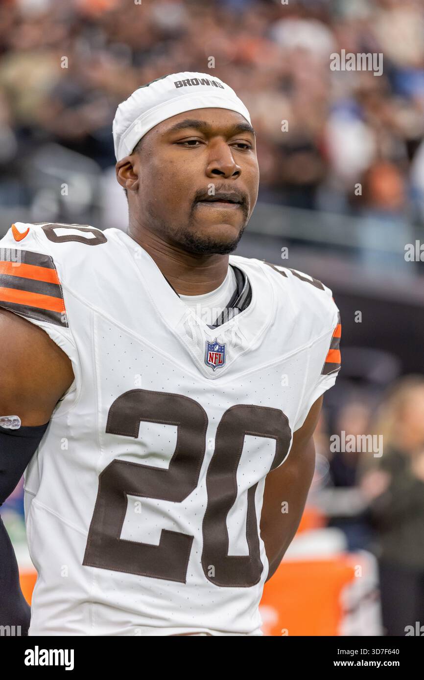 Cleveland Browns cornerback D'Angelo Ross (20) stands for the national anthem before playing ...