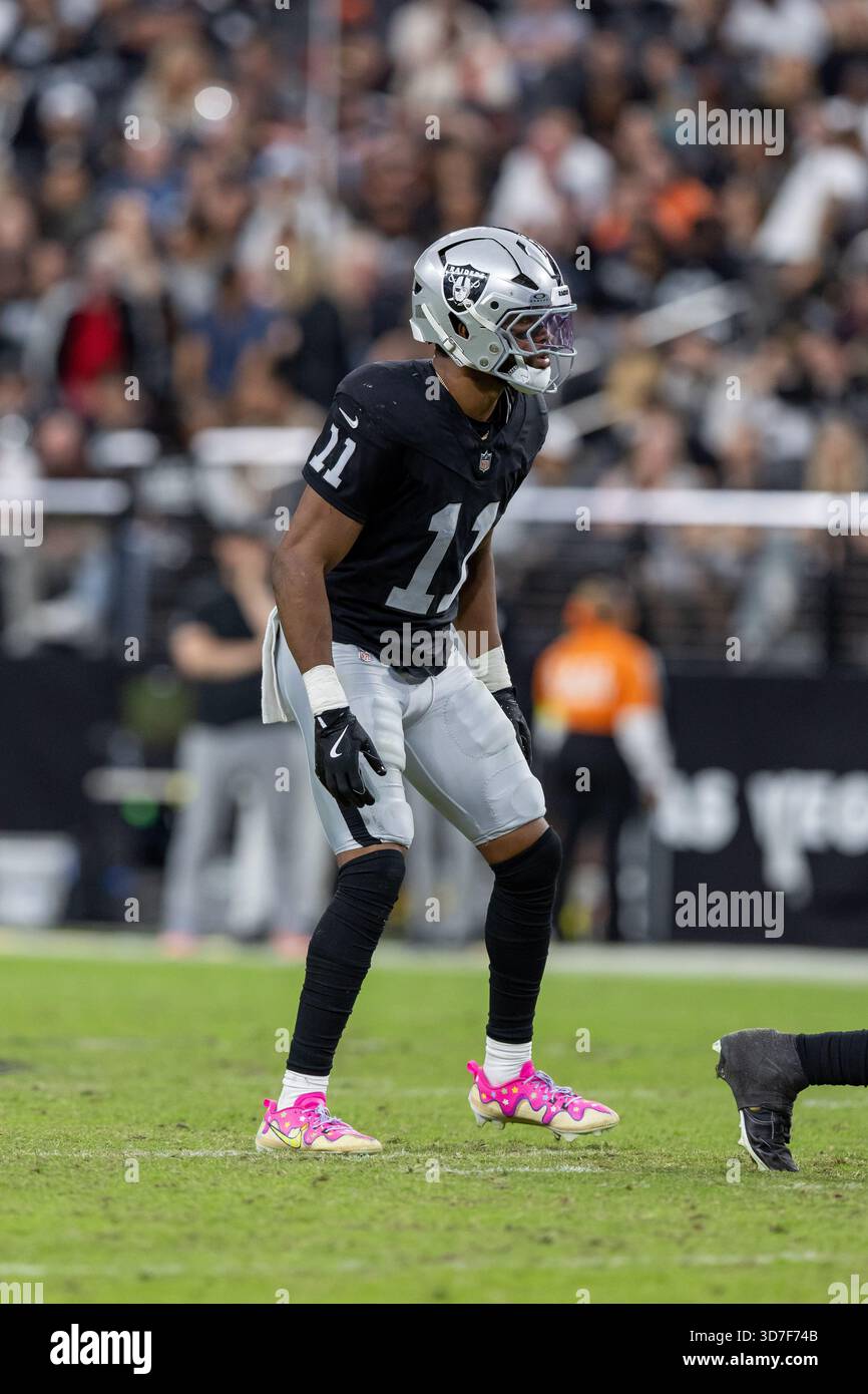 Las Vegas Raiders safety Jeremy Chinn (20) lines up against the ...