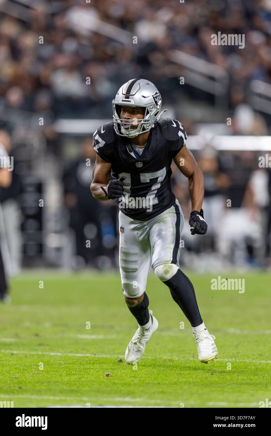 Las Vegas Raiders wide receiver Tyler Lockett (17) runs a route against the Cleveland Browns in ...