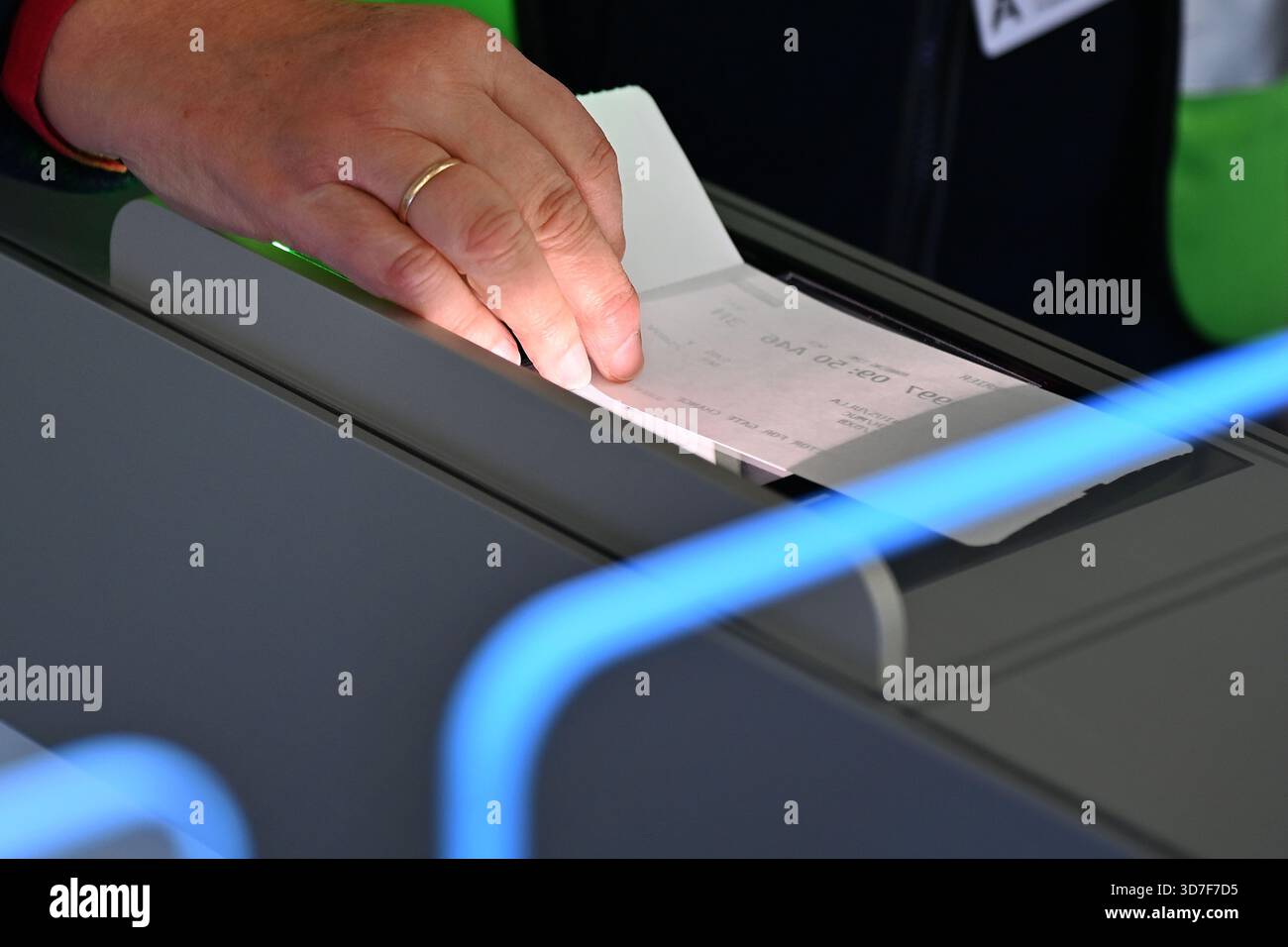 Control of the boarding pass, Boarding Pass, Boarding Pass Scanner ...