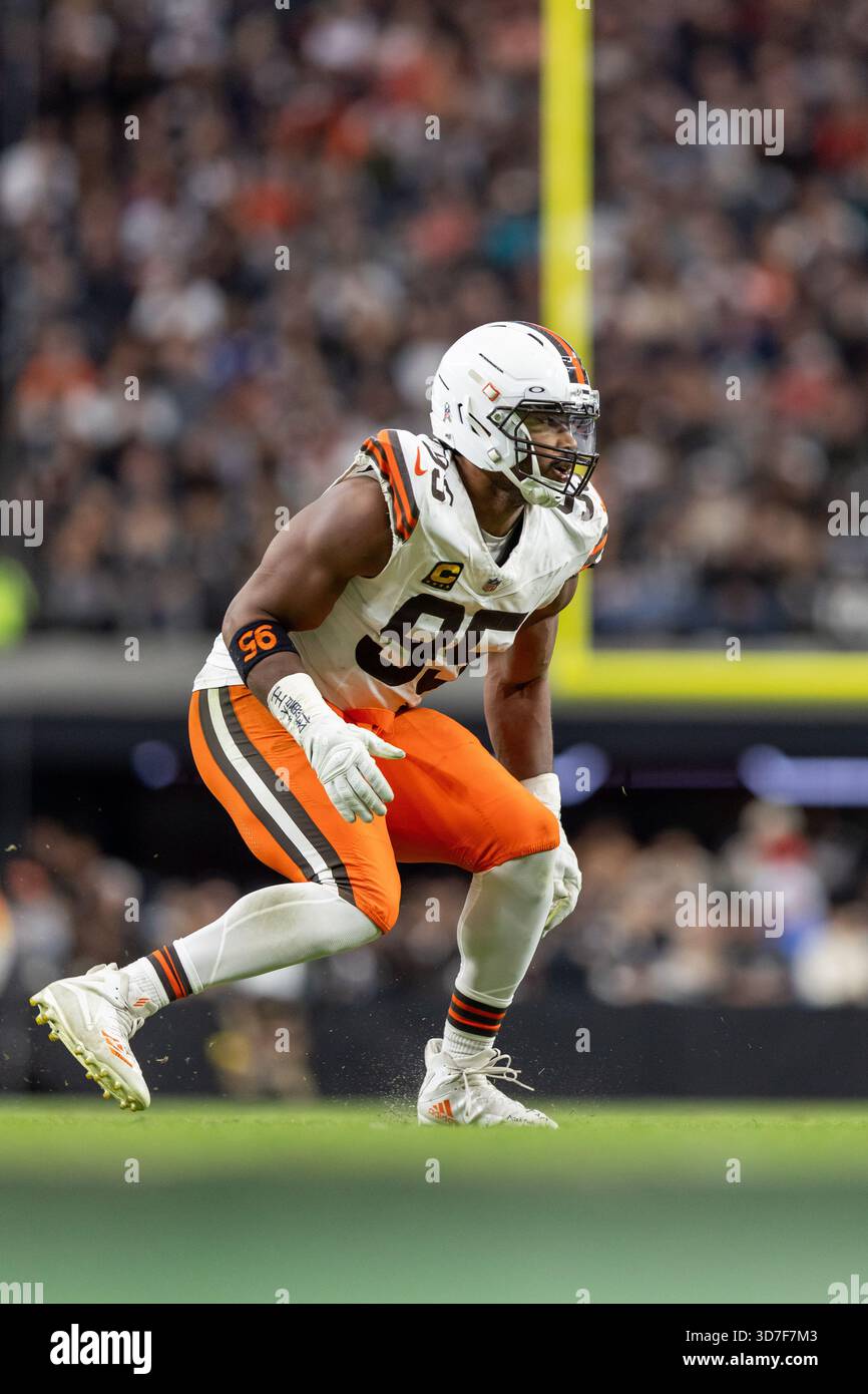 Cleveland Browns defensive end Myles Garrett (95) against the Las Vegas ...
