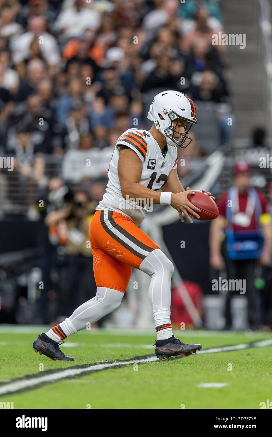 Cleveland Browns punter Corey Bojorquez (13) punts against the Las ...