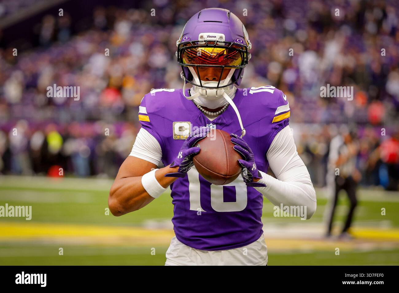 Minnesota Vikings wide receiver Justin Jefferson (18) warms up before ...