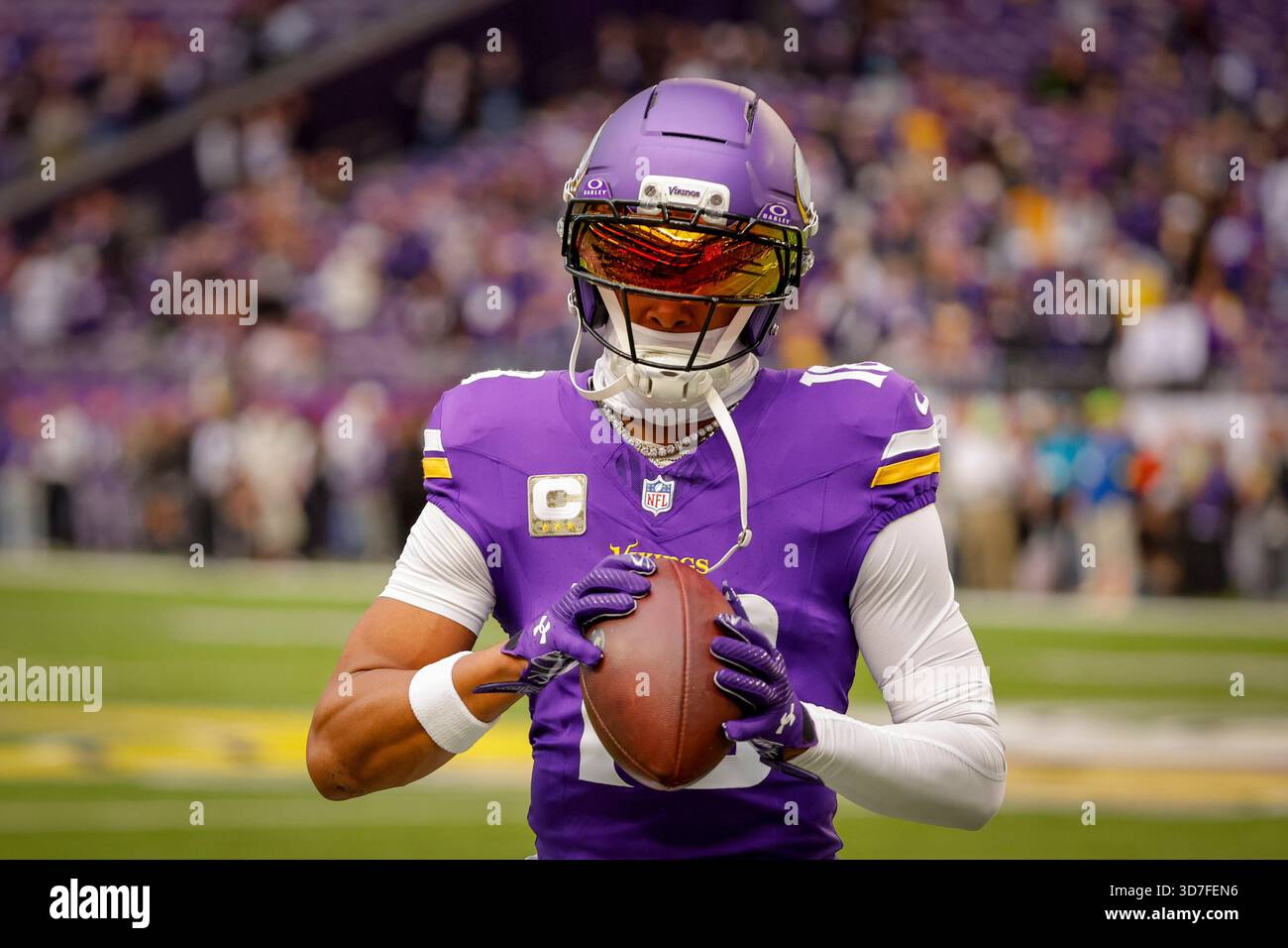 Minnesota Vikings wide receiver Justin Jefferson (18) warms up before ...