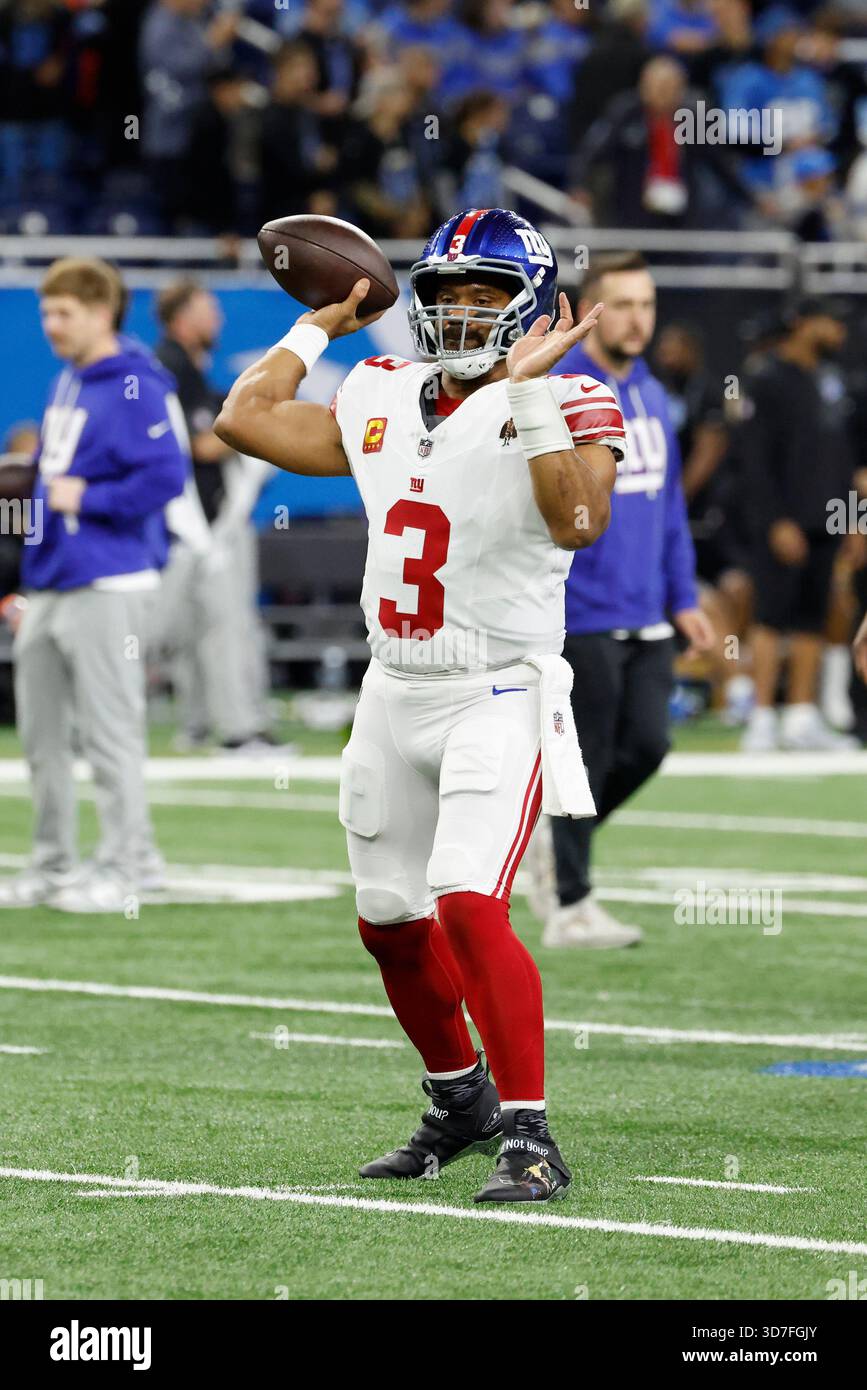 New York Giants quarterback Russell Wilson (3) warms up against the ...