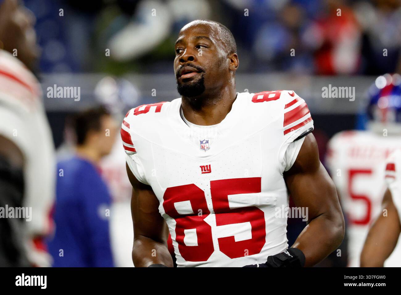 New York Giants tight end Chris Manhertz (85) looks on against the ...