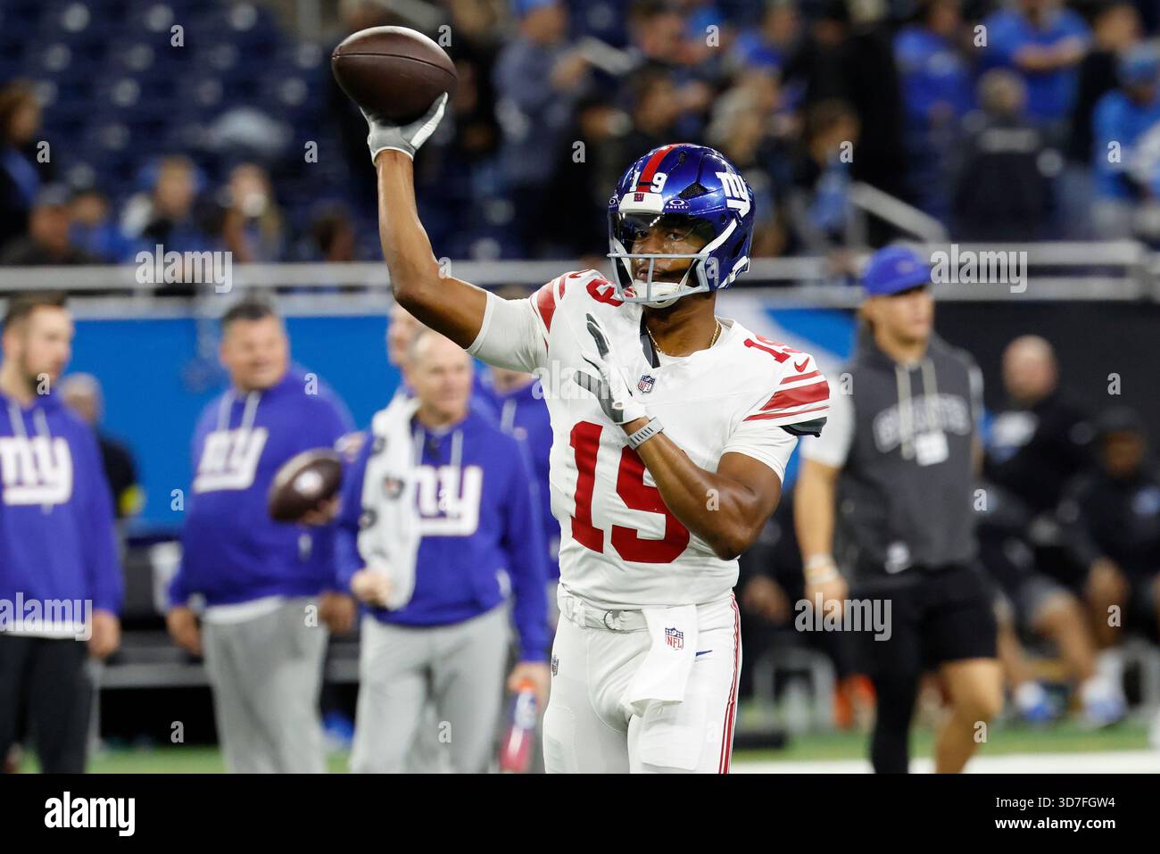 New York Giants quarterback Jameis Winston (19) warms up against the ...