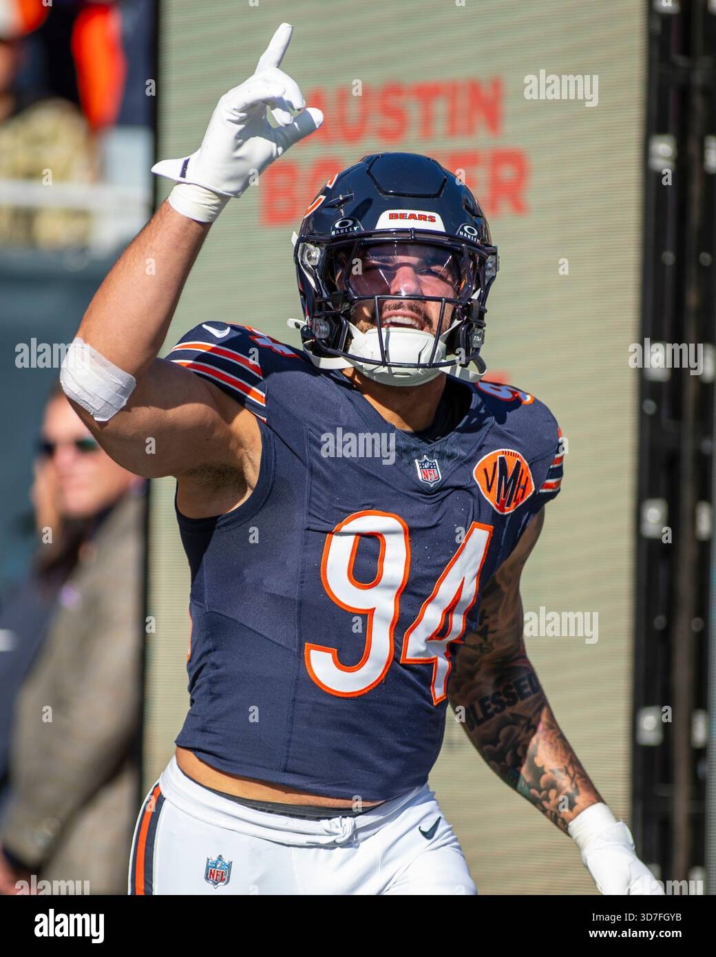 November 23, 2025: Chicago Bears Austin Booker (94) runs on to the ...