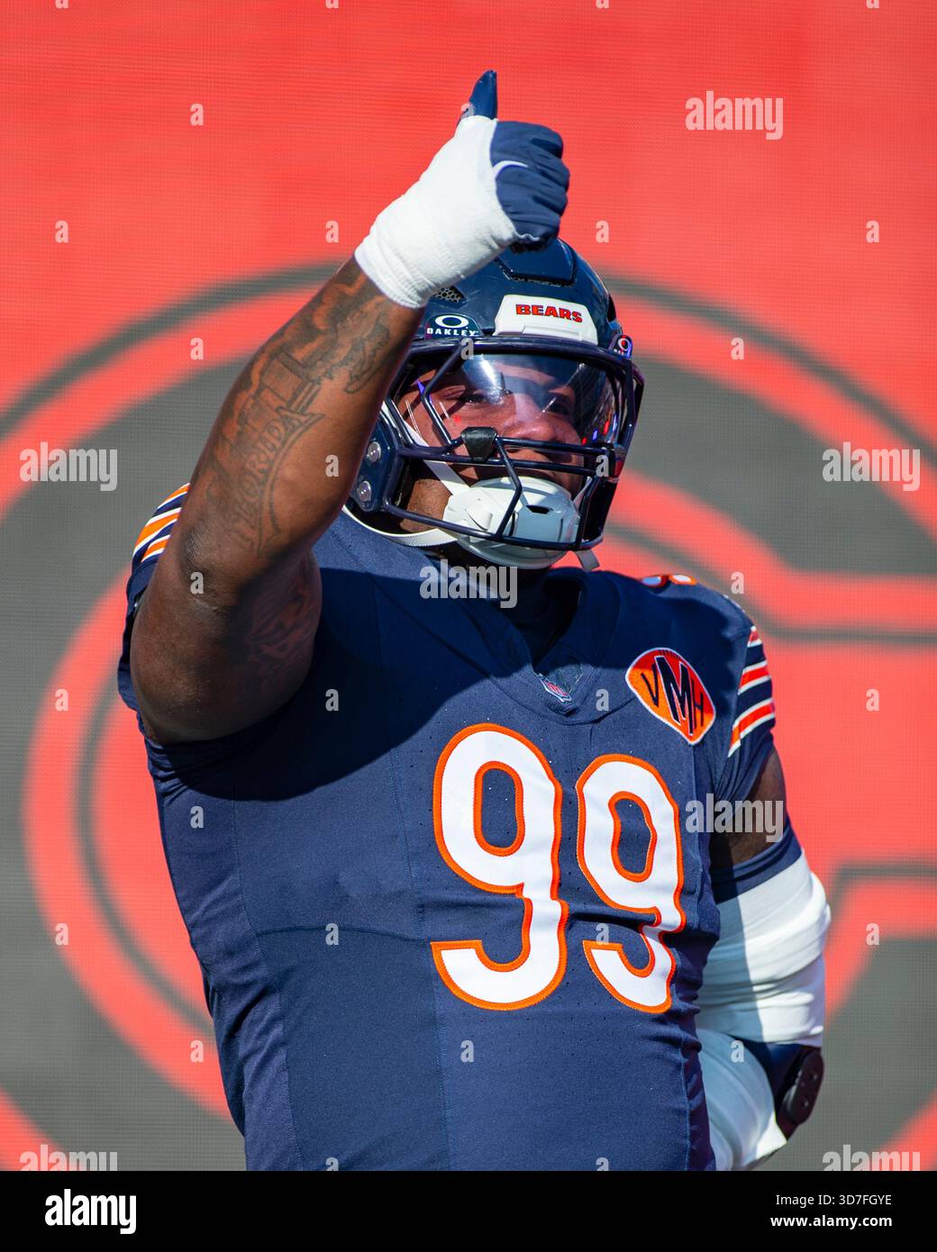 November 23, 2025: Chicago Bears Gervon Dexter Sr. (99) runs on to the ...