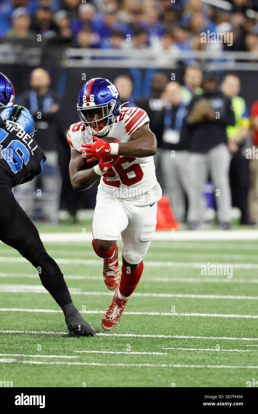 New York Giants running back Devin Singletary (26) rushes against the ...
