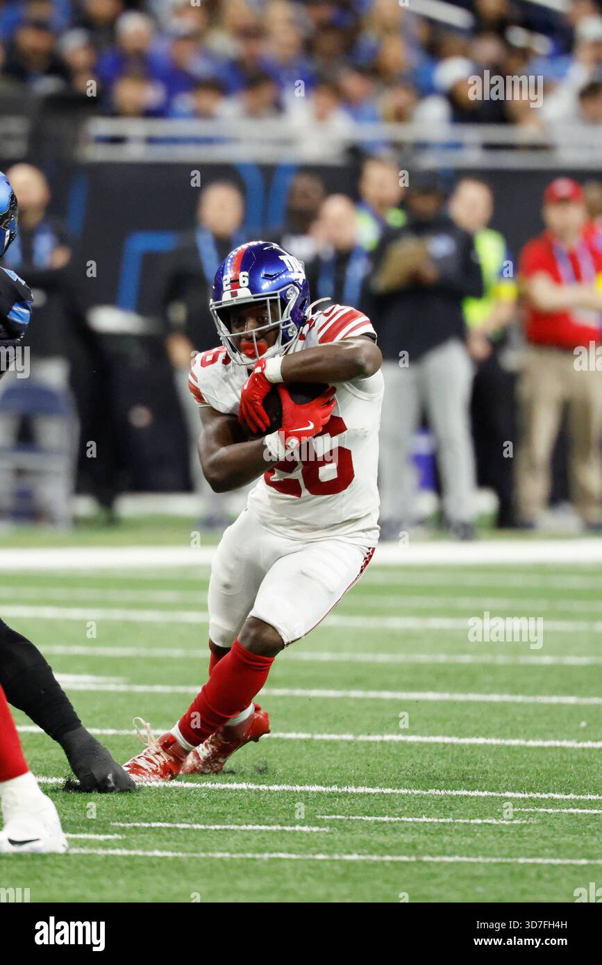 New York Giants running back Devin Singletary (26) rushes against the ...