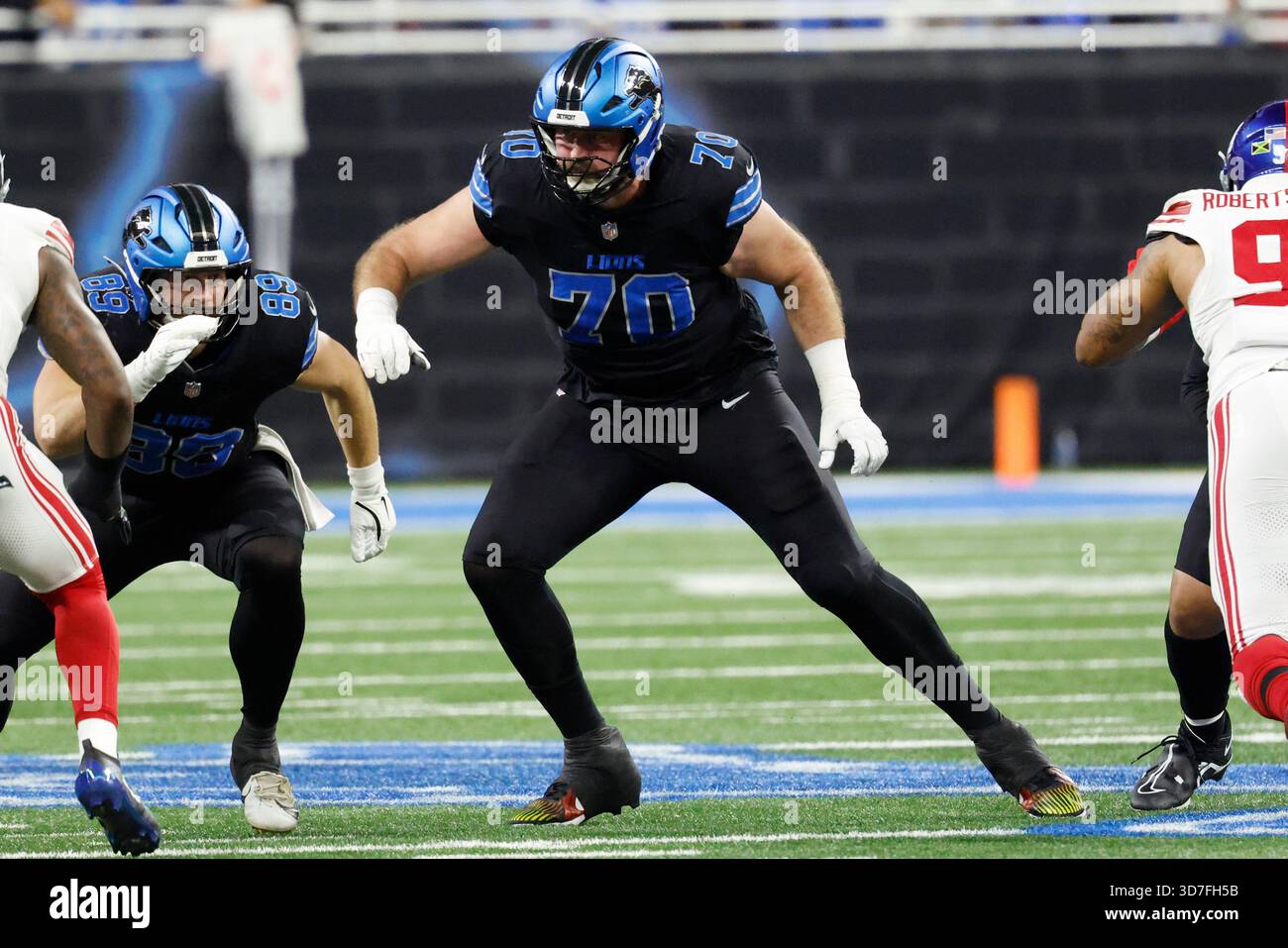 Detroit Lions offensive tackle Dan Skipper (70) blocks against the New ...