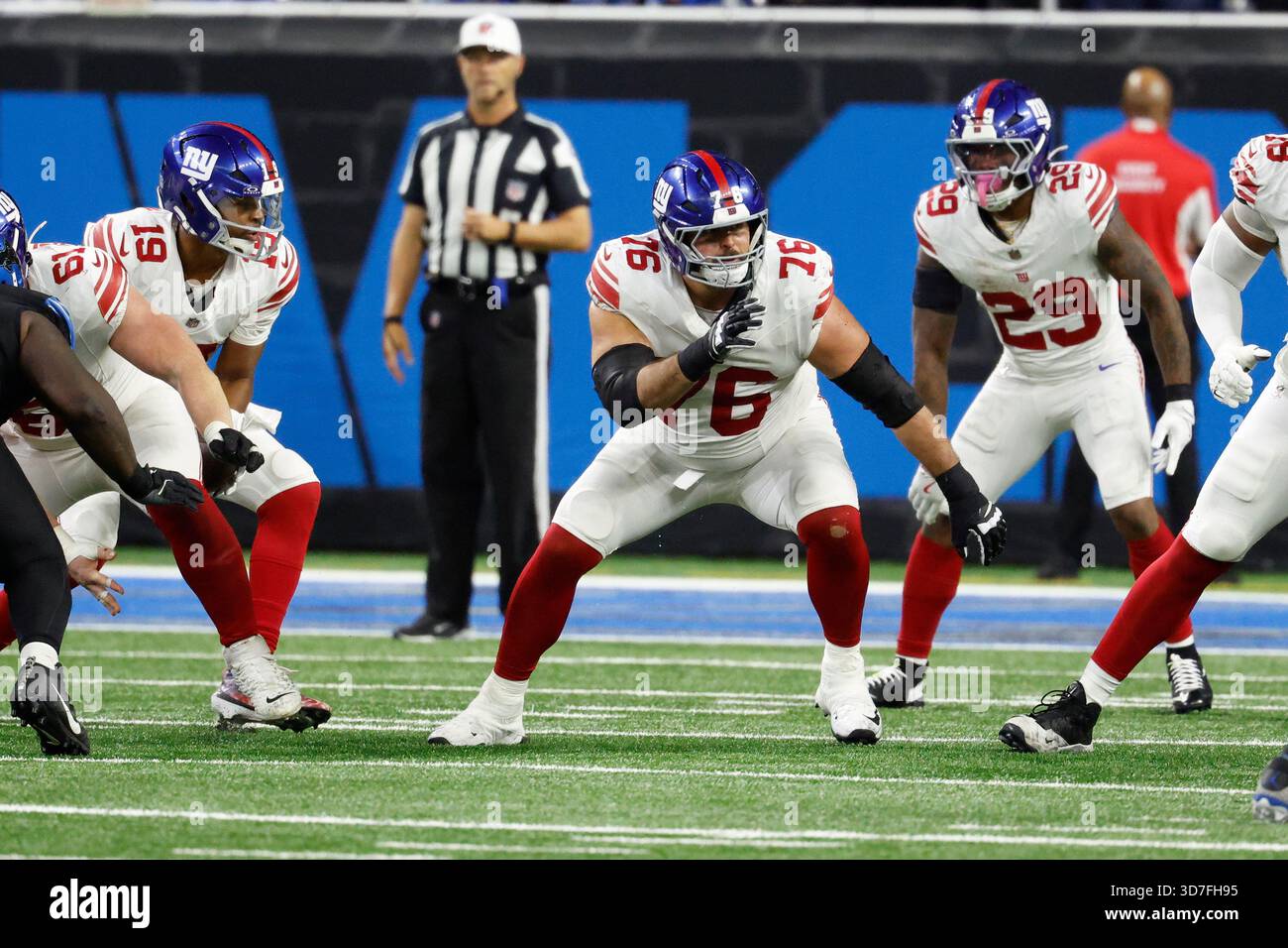 New York Giants guard Jon Runyan (76) blocks against the Detroit Lions ...