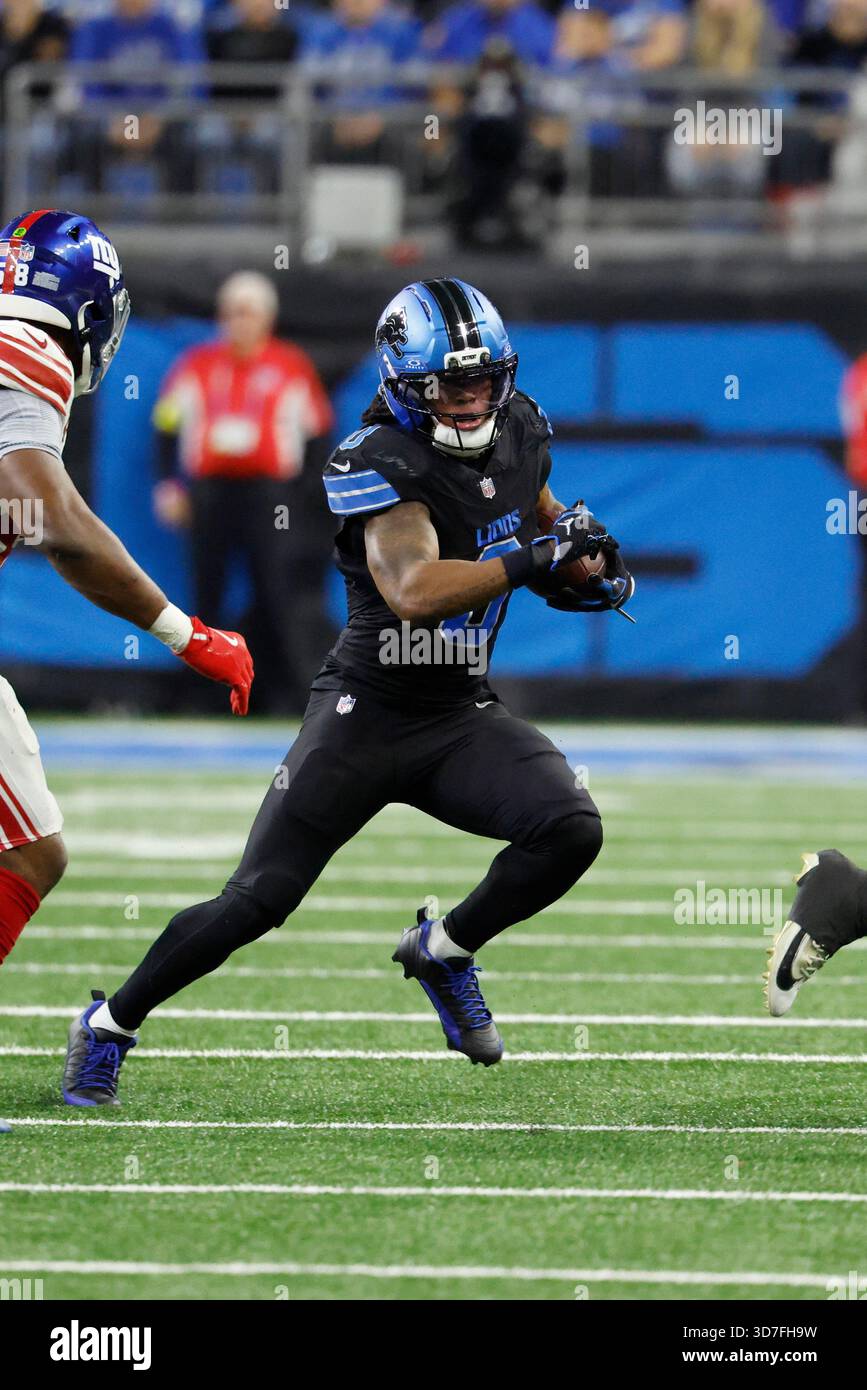 Detroit Lions running back Jahmyr Gibbs (0) rushes against the New York ...