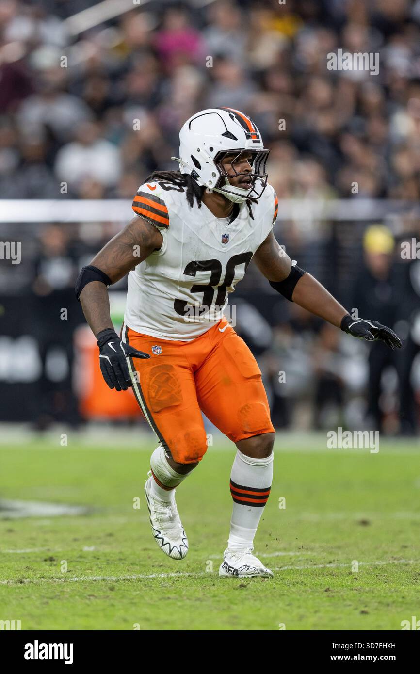 Cleveland Browns linebacker Devin Bush (30) against the Las Vegas ...