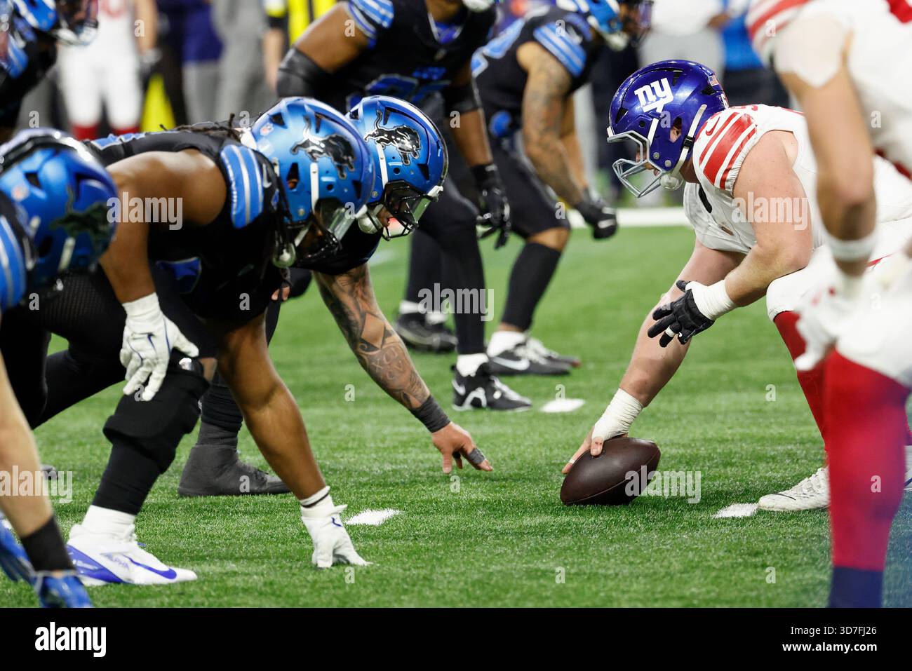 Line of scrimmage during an NFL football game between the Detroit Lions ...