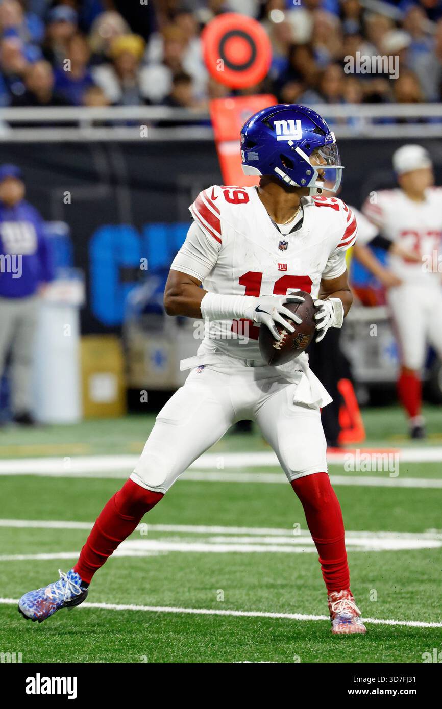 New York Giants quarterback Jameis Winston (19) passes against the ...