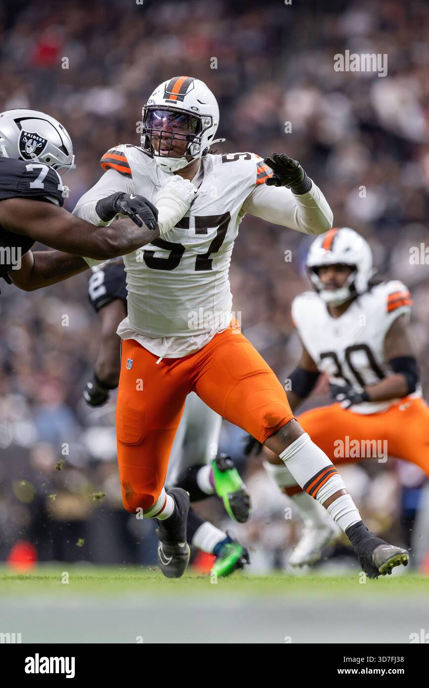 Cleveland Browns defensive end Isaiah McGuire (57) against the Las ...