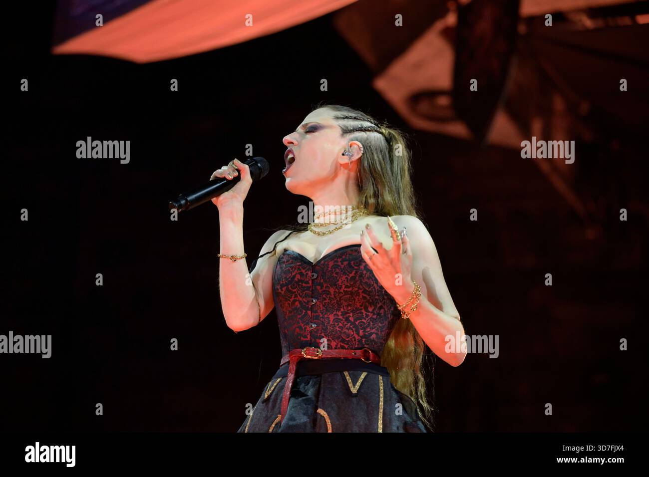 The Legendary Orchestra Noa Gruman live in der Olympiahalle, München am ...