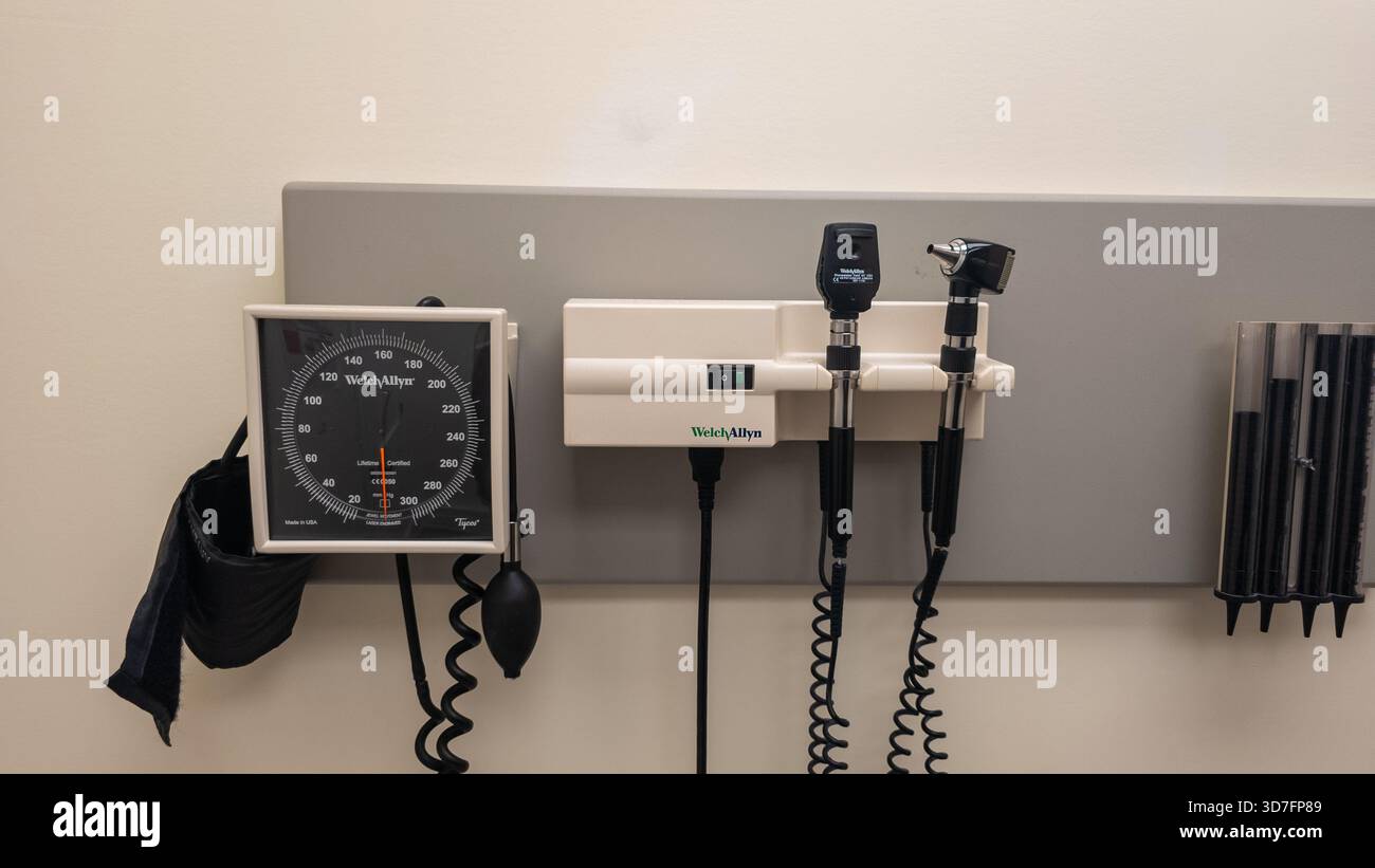 Wall-mounted diagnostic station with sphygmomanometer, otoscope, ophthalmoscope, and specula ...