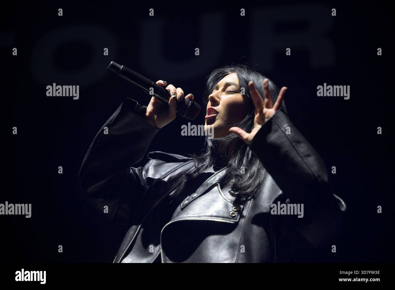 Elif Elif Demirezer live in der Olympiahalle, München 7.11.2025 ...
