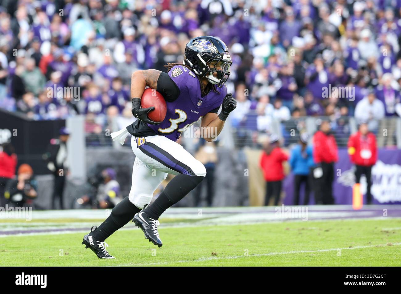 Baltimore Ravens running back Keaton Mitchell returns a kickoff during ...